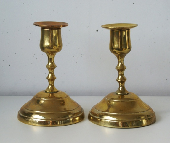 Et par antikke lysestaker i messing - Epla