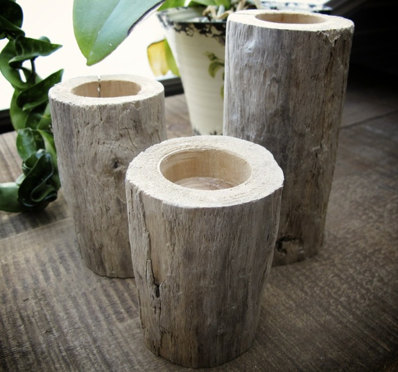 Tre lysestaker av gammelt drivved til te-lys - Epla