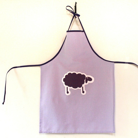 Forkle med lilla sau til barn - Epla