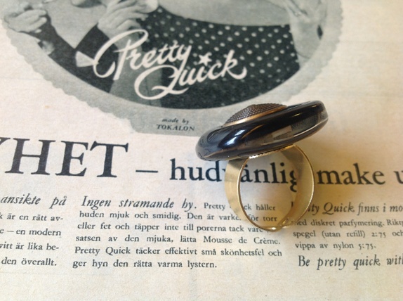 " Pretty Quick"- ring laget av sjelfull gammel knapp. - Epla