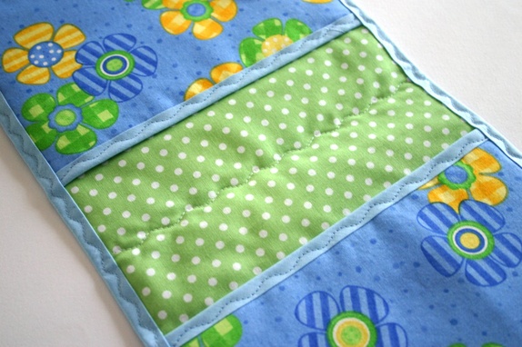 Rundpinnemappe - blå med blomster - Epla