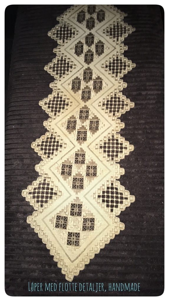 Løper, heklet, brodert - Epla