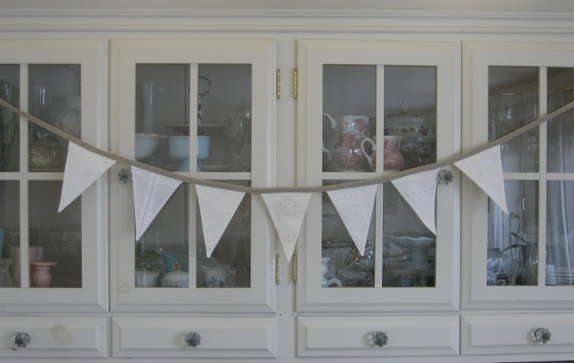 SALG-40%! Vimpelrekke i vintage stoffer m/blonder, broderi og lin - Epla