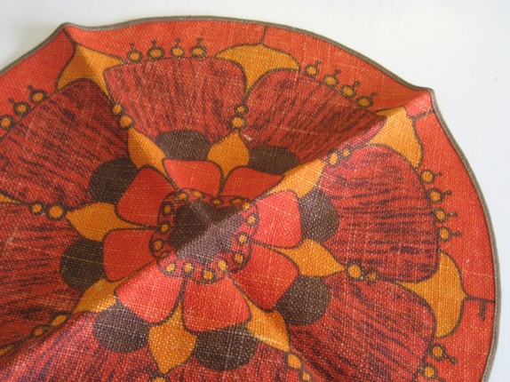 Retro brikke i orange og brunt - Epla