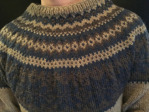 Nancy genser med rund hals. - Epla