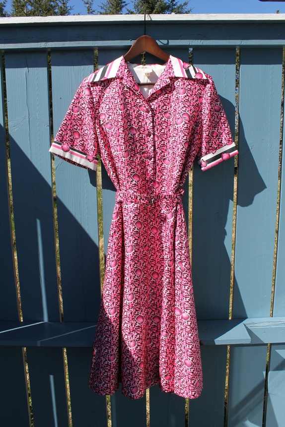 Vintage kjole, svart, hvitt og rosa Str 42. - Epla