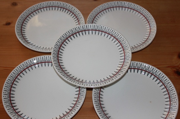 5 Egersund asjetter fra 60-tallet med rød strek - Epla