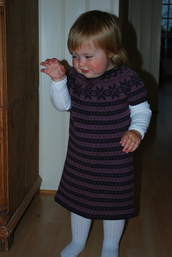 Strikket tunika str. 2-3 år - SALG -30% (Ord. pris kr. 400) - Epla