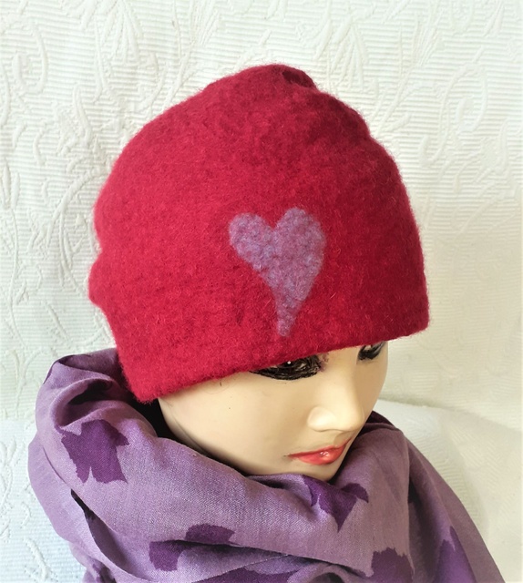 Vinrød Ull Lue /Tova Vindtett Lue / Hjerte/ Unikt design/Håndlaget/ Norsk ull / Vindtett lue - Epla