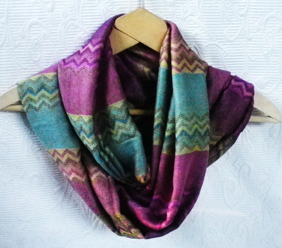 Rundskjerf / hals av kasjmir/silke stoff - Epla