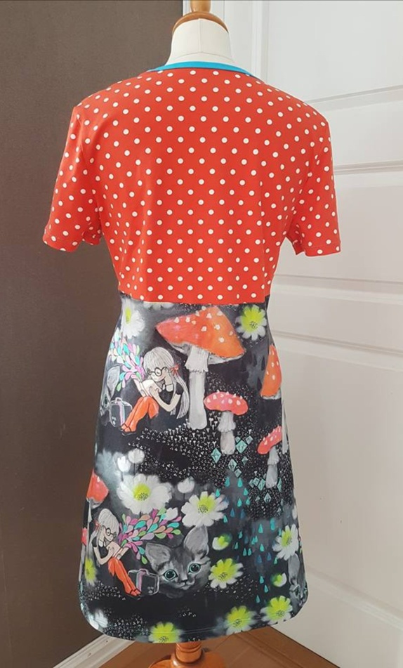 Jerseykjole med lekent trykk, str. 38 - Epla