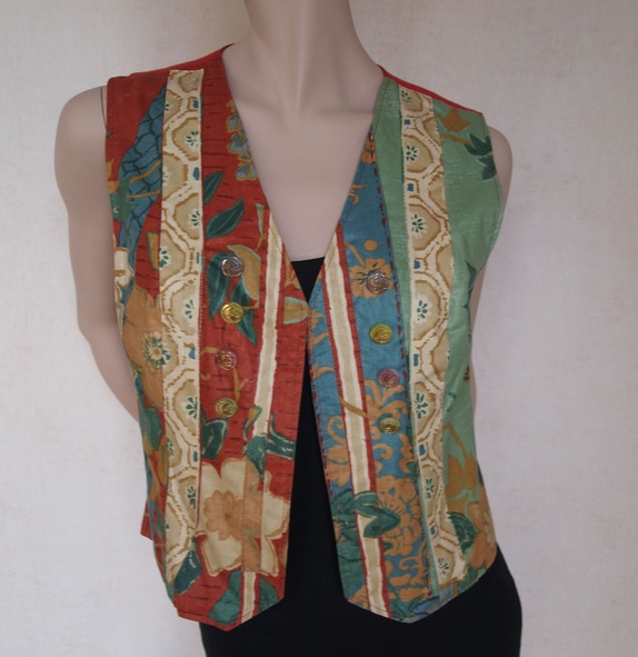 SALG - Fargerik vest - 40 - Epla