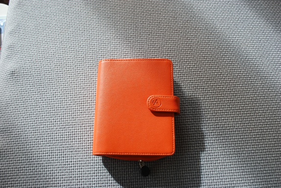 Trendy A-plan med lommebok i skinnimitasjon - orange - Epla