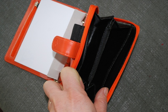 Trendy A-plan med lommebok i skinnimitasjon - orange - Epla