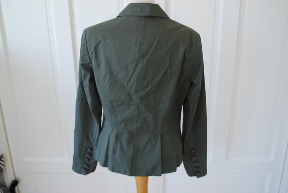 Supertilbud: Militærgrønn jakke fra B-Young- str 40 - Epla