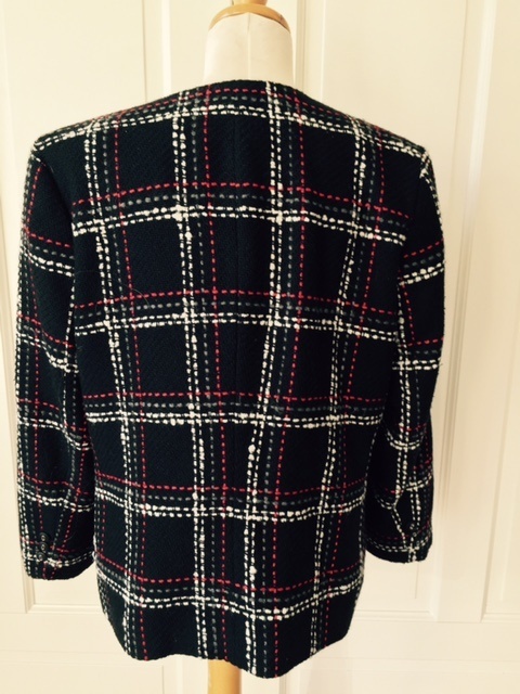 Supertilbud: Ted Nicol jakke i "chanel" stil - str 40 - Epla