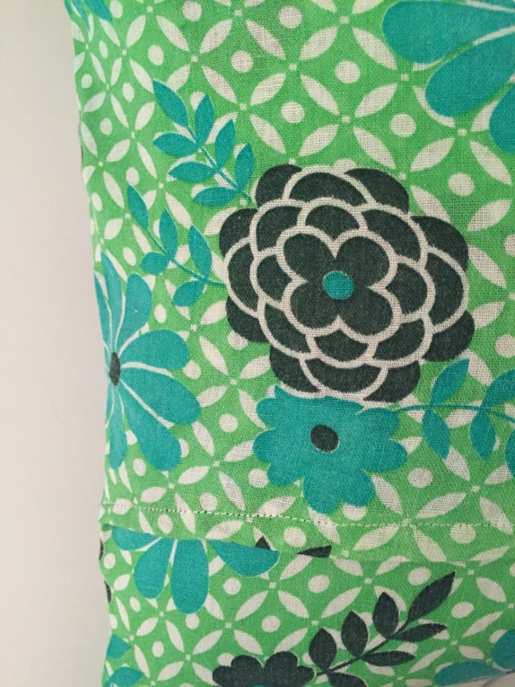 Grønt retro putetrekk med blomster - Epla