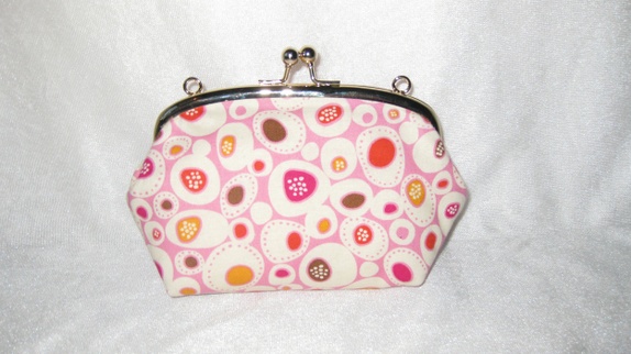 Mønster, sømbeskrivelse og lås til sminkepung/veske "Rosa Drøm" - Epla