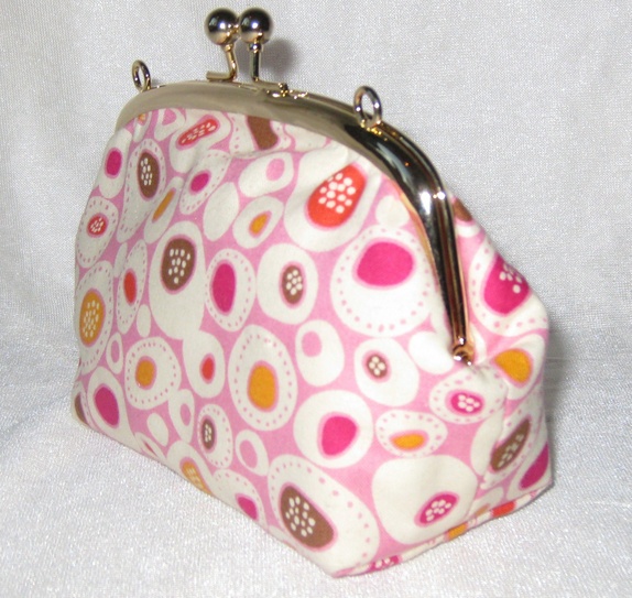 Mønster, sømbeskrivelse og lås til sminkepung/veske "Rosa Drøm" - Epla