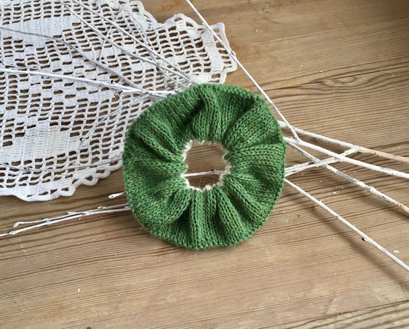 Strikket scrunchie - Epla