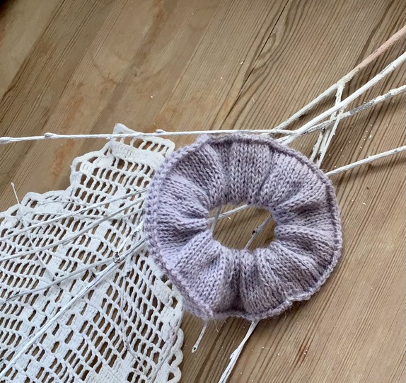 Strikket scrunchie - Epla