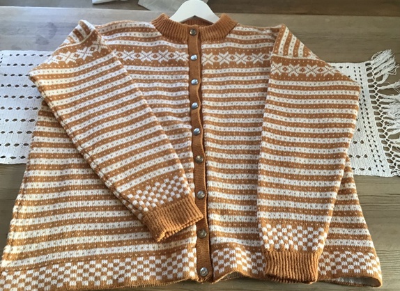 Heil norsk Fanakofte i dame Str 4 XL Str 60 - Epla