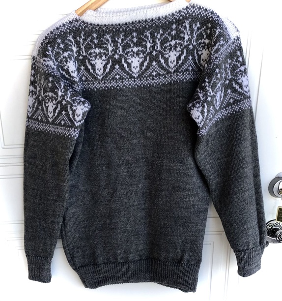 På bestilling Ullgenser i naturlig Norsk ullgarn, str. M/L - Epla