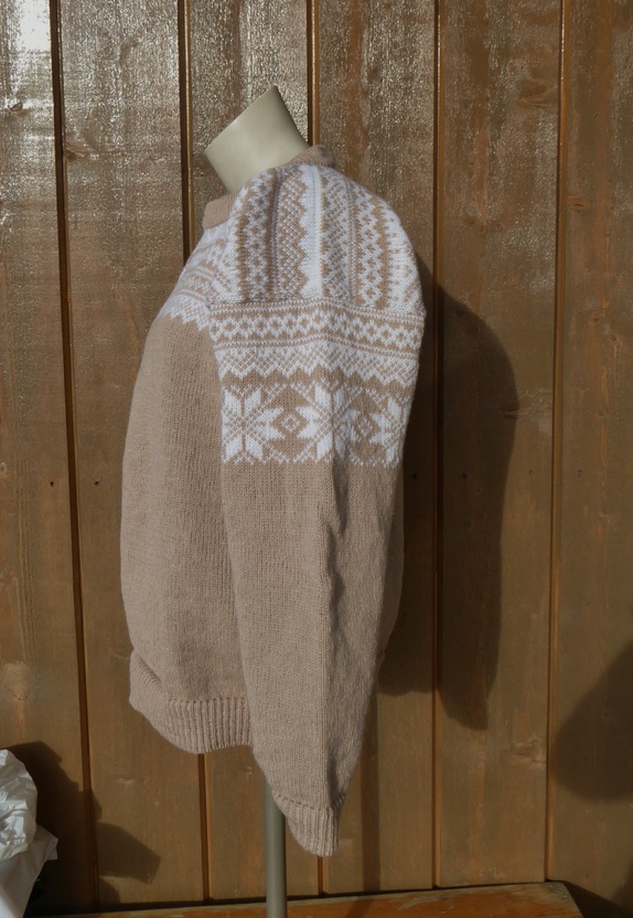 Ullgenser i norsk mønster (M) - Epla