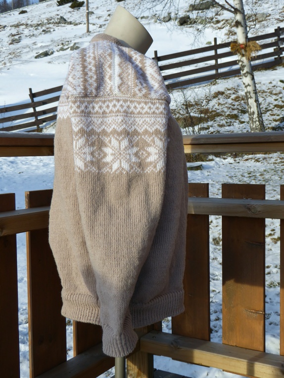 Ullgenser i norsk mønster (M) - Epla