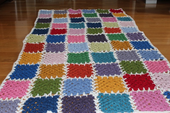 Heklet pledd i fine farger - Epla