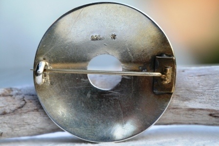 Stor brosje i sølv og emalje. Clement Berg. Vintage - Epla