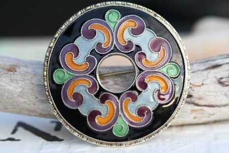 Stor brosje i sølv og emalje. Clement Berg. Vintage - Epla