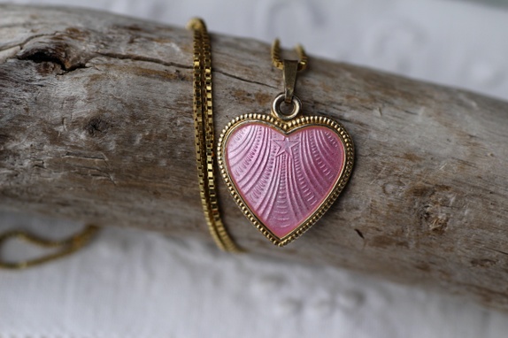 Arne Nordlie. Anheng/ hjerte i sølv og emalje (med "Fader vår.") Vintage - Epla