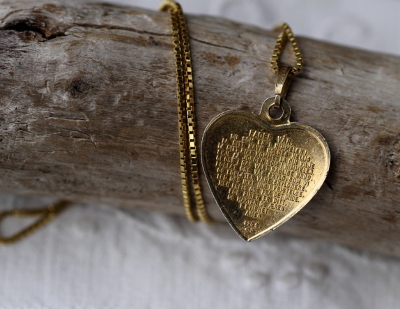 Arne Nordlie. Anheng/ hjerte i sølv og emalje (med "Fader vår.") Vintage - Epla