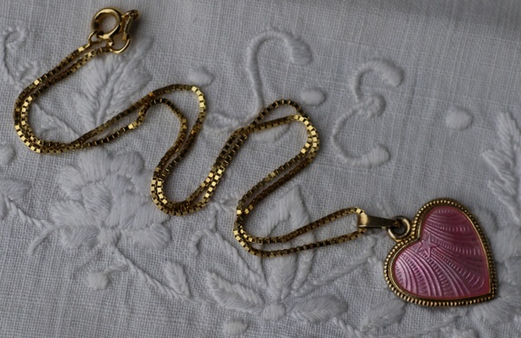 Arne Nordlie. Anheng/ hjerte i sølv og emalje (med "Fader vår.") Vintage - Epla