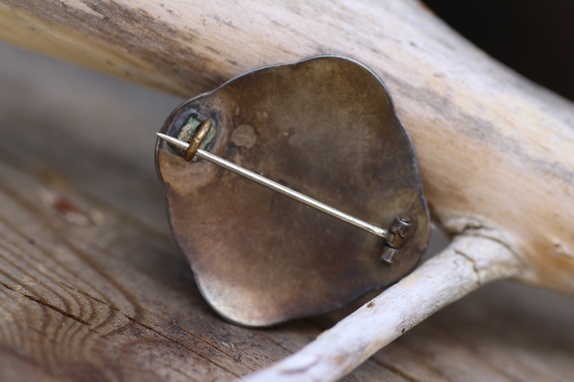 Aksel Holmsen. Blomsterbrosje i sterling sølv, med emalje. Vintage - Epla