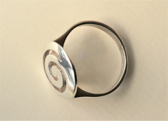 RESERVERT Moderne, mestermerket ring i sterling sølv. Vintage - Epla