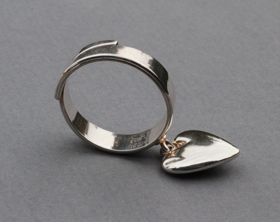 MINT Konrad Mehus, David-Andersen. Vintage ring i sterling sølv, med dinglende hjerte - Epla