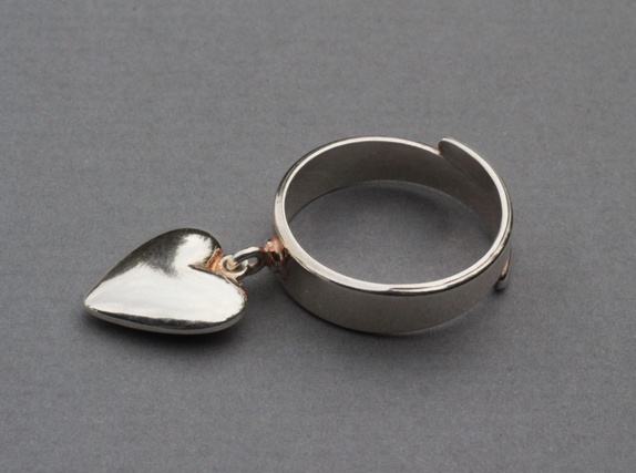 MINT Konrad Mehus, David-Andersen. Vintage ring i sterling sølv, med dinglende hjerte - Epla