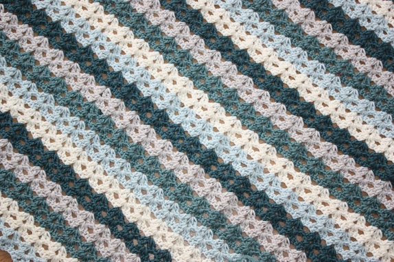 Nydelig håndheklet/håndlaget heklet babyteppe/teppe NY PRIS!! - Epla
