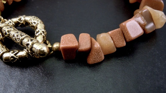 Brun sandstein og kalsitt armbånd - Epla