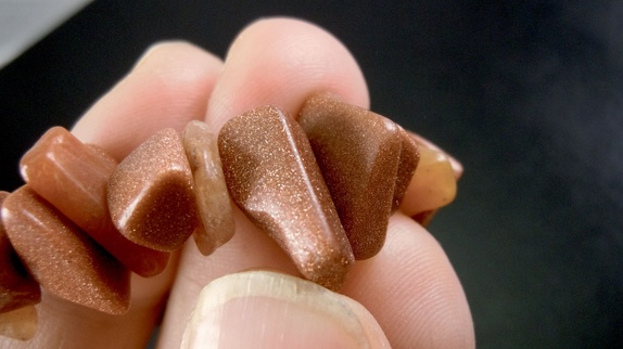 Brun sandstein og kalsitt armbånd - Epla