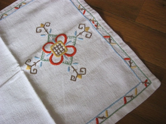 Brodert duk 33*70 cm - Epla