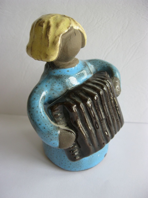 Jie jente med trekkspill - Epla