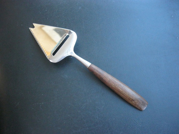 Smal ostehøvel teak og stål - Epla