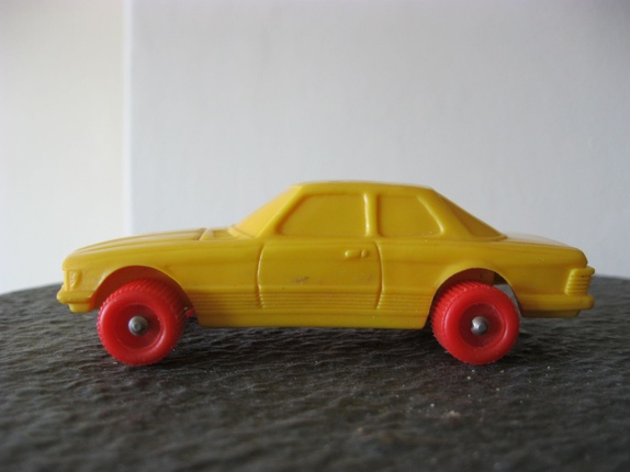 Gul vintage lekebil - Epla