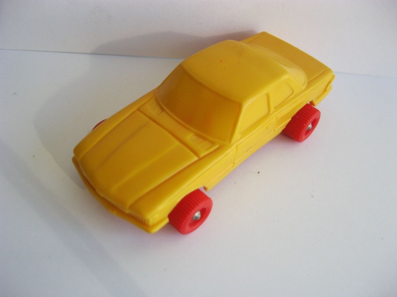 Gul vintage lekebil - Epla