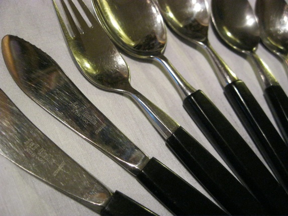 Helle bestikk svart skaft 9 deler - Epla