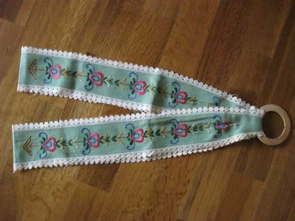 Håndbrodert brettholder - Epla