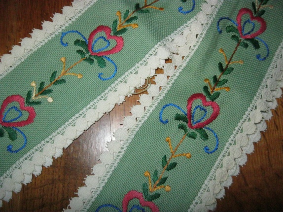 Håndbrodert brettholder - Epla